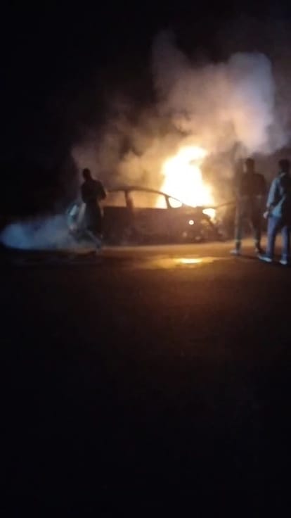 Moving Car Turns Into A Ball Of Fire On Mathura-bareilly Highway ...