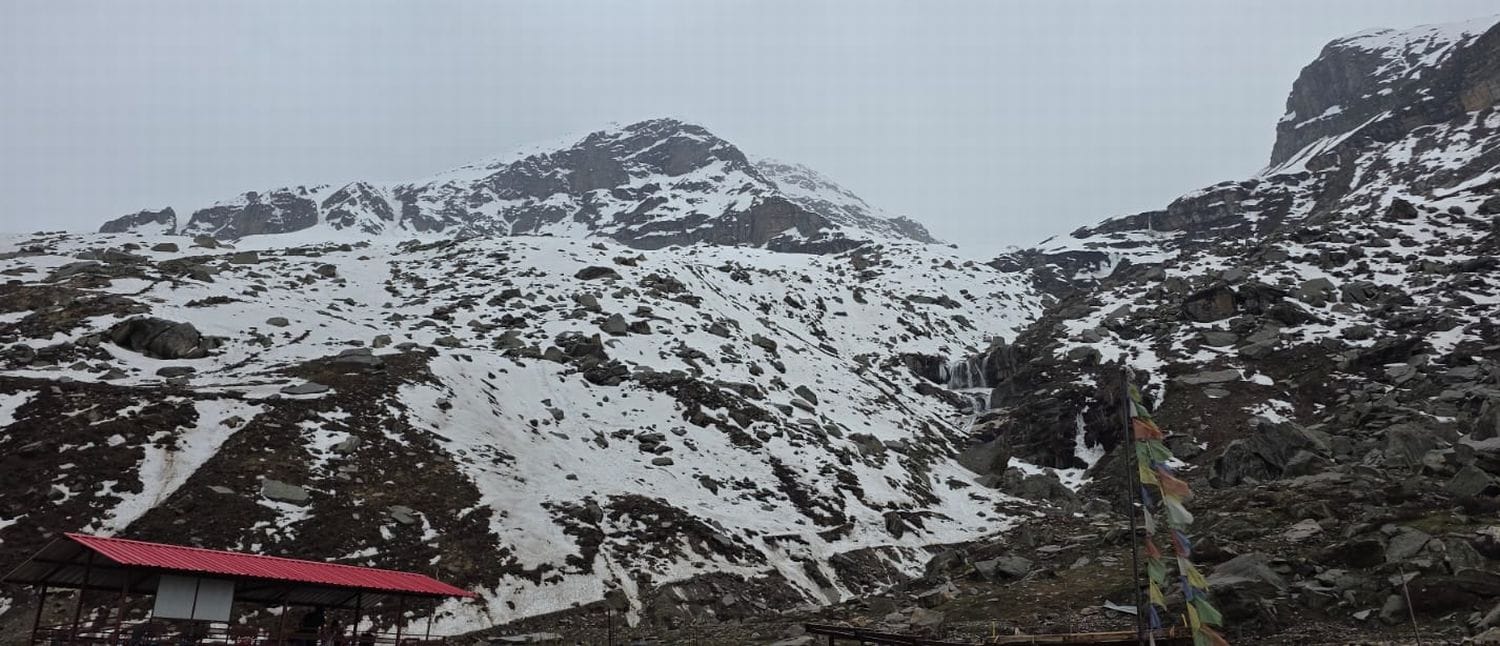 The Storm Brought The Pace To A Halt, And The Dust Storm Made People ...
