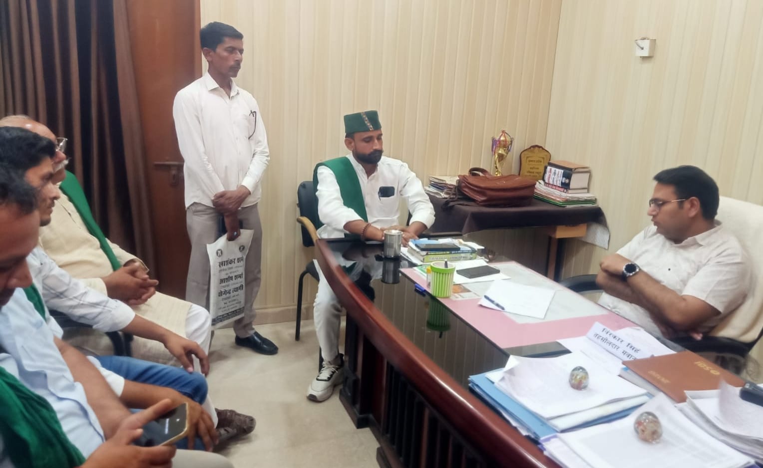 Demand For Solution Of Various Problems From Tehsildar In The Meeting ...