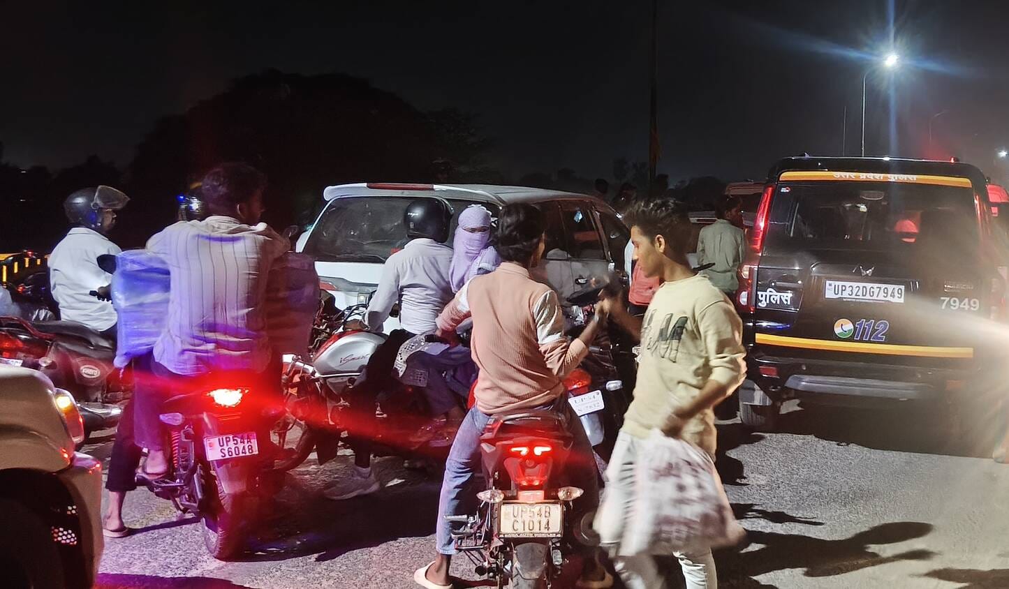 The Tamsa Bridge On The Ghosi Road Was Jammed For Two Hours, Leaving ...