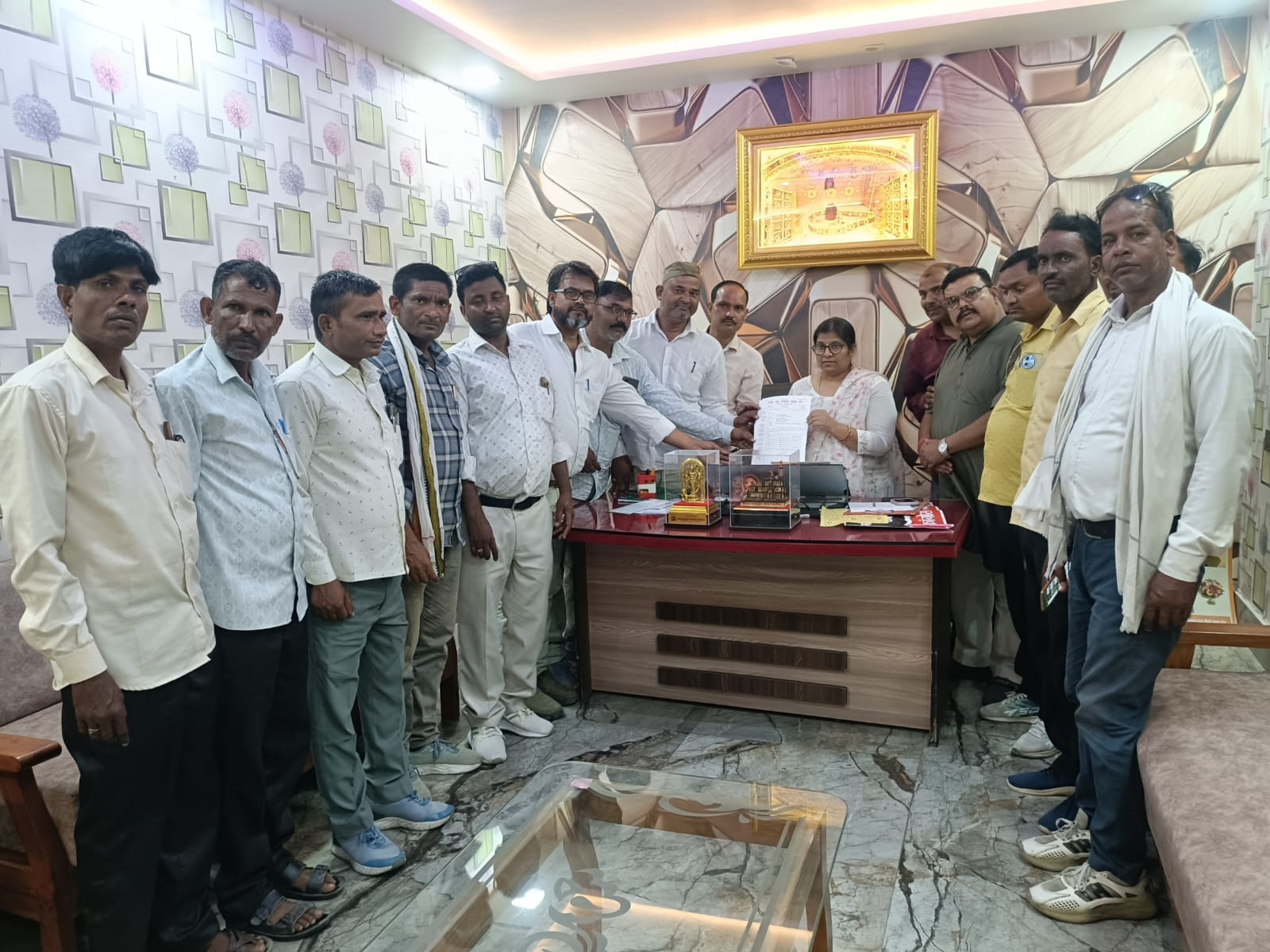 Employment Workers United Due To Low Honorarium - Lakhimpur Kheri News ...