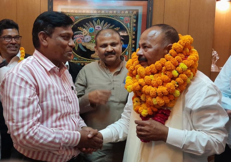 Honoring The Office Bearers Of The Bar Association - Lucknow News ...