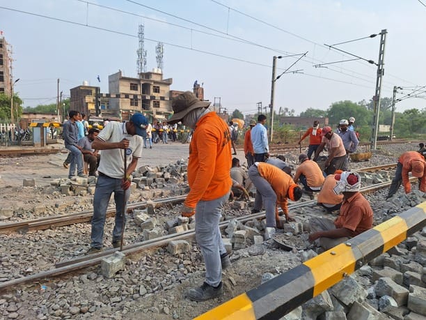 Railway Gate Remained Closed Due To Repair Work, Causing Inconvenience ...