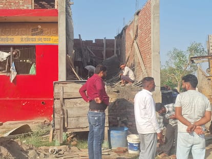 Lintel Of Under-construction House Collapses; Three Injured - Etah News ...