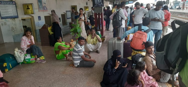 Gorakhpur-gonda Passenger Train Starts Operating - Basti News - Basti ...