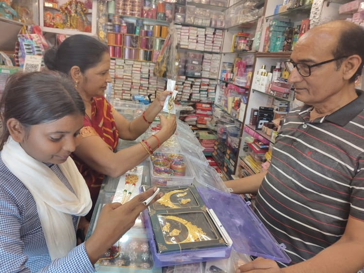 Designer Bangles And Bindis Became A Special Attraction - Sultanpur ...