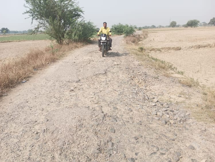 Purva Baksa Road Is In Bad Condition For 10 Years - Auraiya News ...