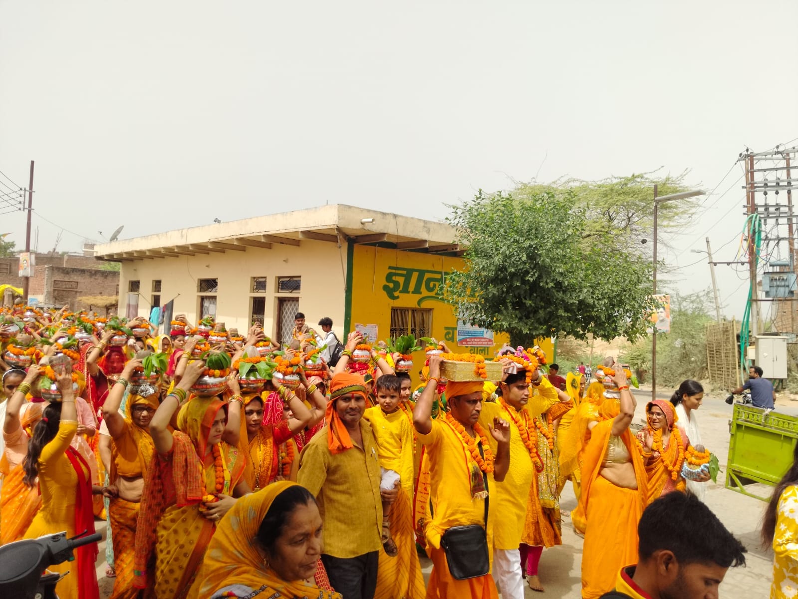 Bhagwat Katha Begins With 101 Kalash Yatra - Agra News - Agra News:101 ...