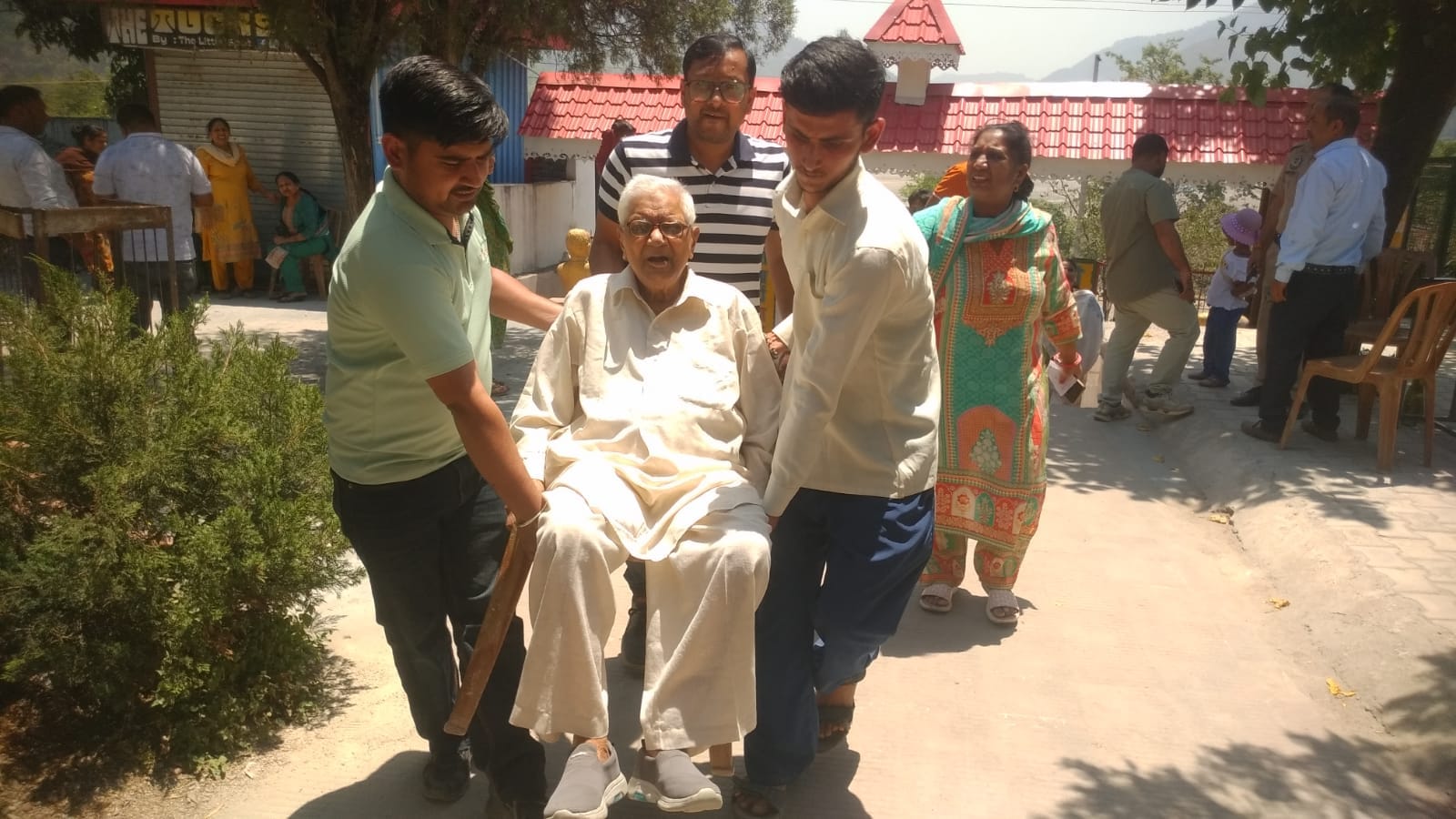 Voting In Dadhahu - Sirmour News - Sirmour News:पहले चरण में ददाहू में ...