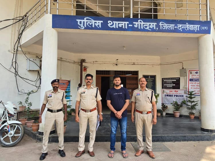 Axis Bank Field Officer Cheats Villager Out Of ₹9 Lakhs Police Arrest ...