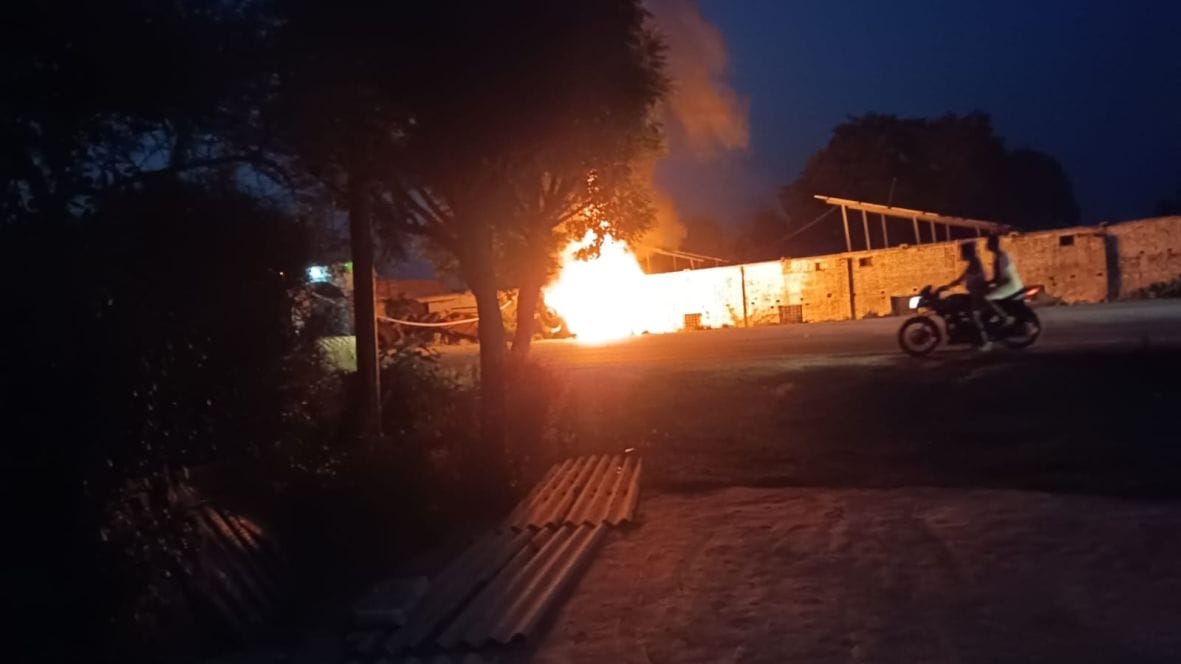 Tanker Collides With Electric Pole, Catches Fire - Sultanpur News ...