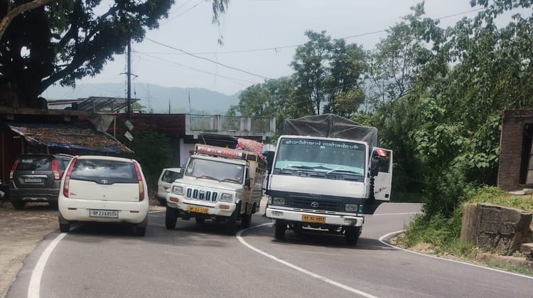 A Truck Breakdown In Didvin Caused Traffic Jams, Causing Problems For ...