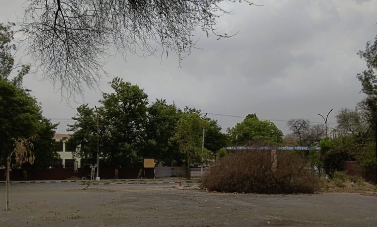 The Easterly Breeze Blowing Since Morning Has Infused The Weather With ...