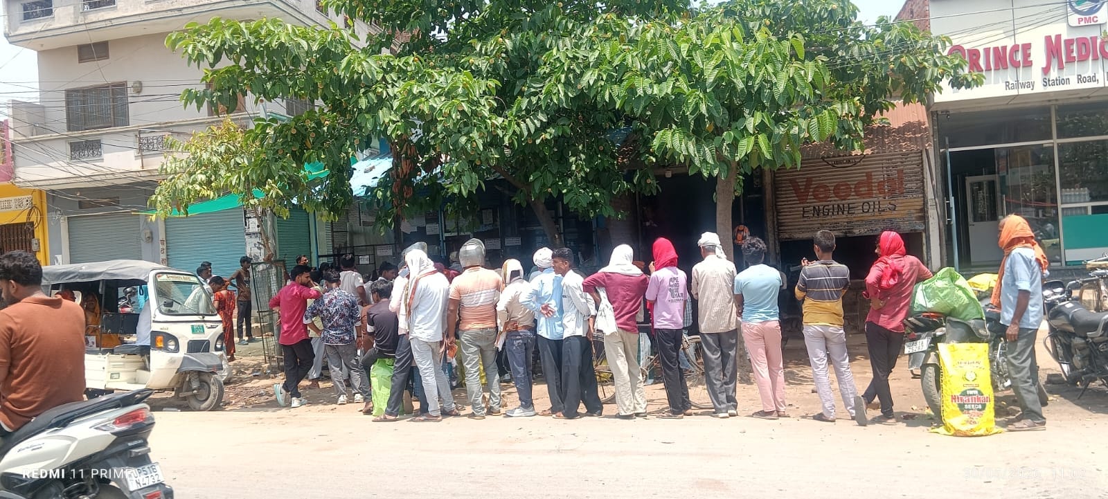 Long Queues Formed At Agencies...cylinders Were Not Available ...