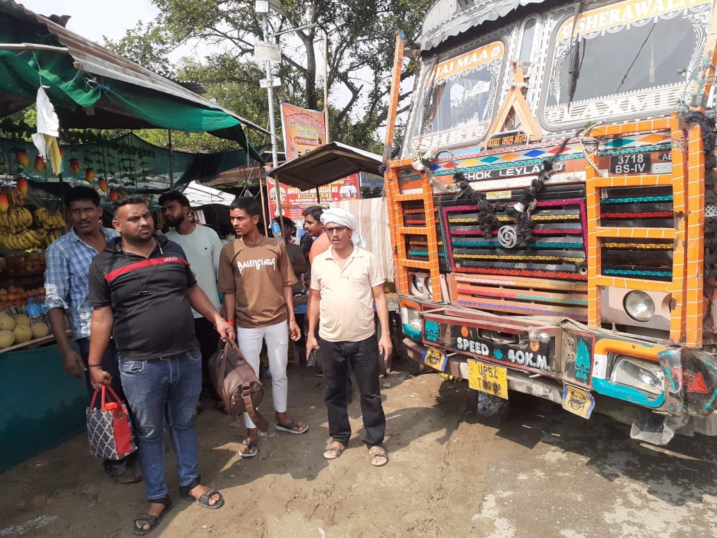 Shopkeeper Attacks Truck Driver With Stick For Honking - Ghazipur News ...