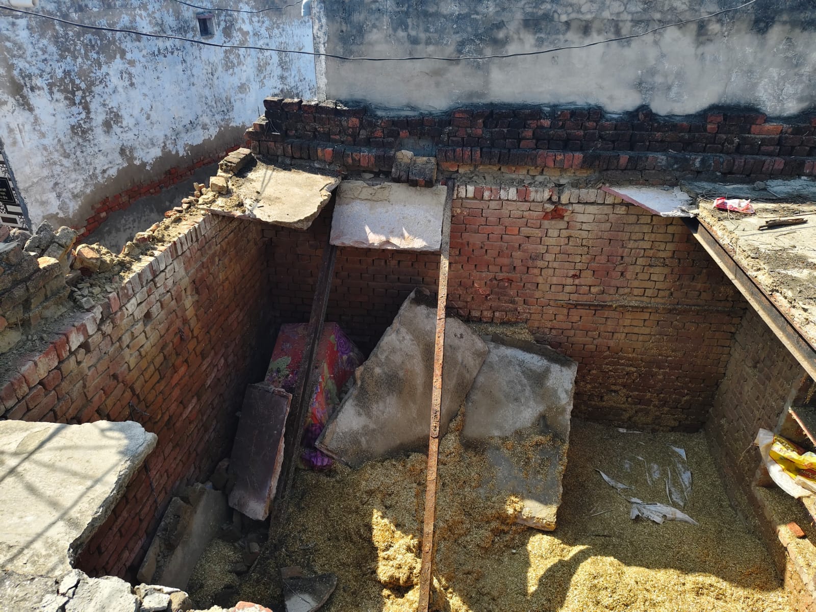 Lightning Strikes A House In Poda Village. - Hathras News - Hathras ...