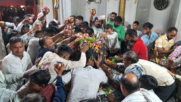 Thousands Of Devotees Performed Jalabhishek In Shiva Temples - Gonda ...