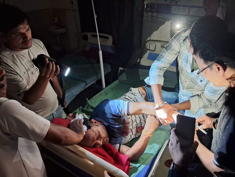 Doctor Absent; Injured Patient Treated By Torchlight - Hathras News ...