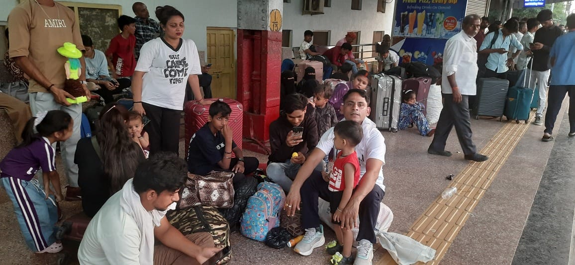 Train Delays In The Scorching Heat Have Become A Problem, Leaving ...
