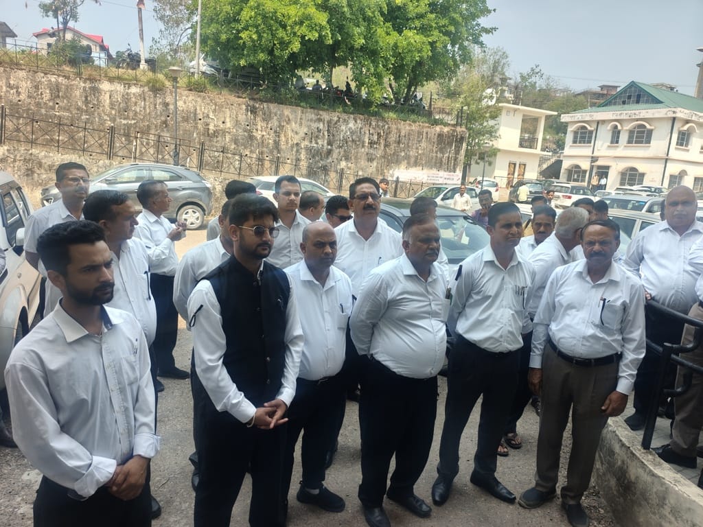 Advocates In Ghumarwin Held A Gate Meeting And Expressed Their Anger ...