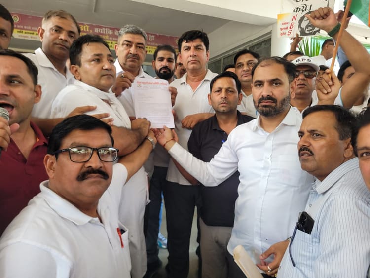 Employees Took Out A Cycle Rally Demanding Restoration Of Old Pension ...