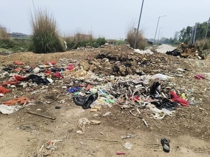 Mud On Roads, Foul Smell Emanating From Garbage In Plots - Rewari News ...