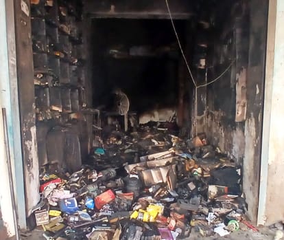 Goods Worth Rs 10 Lakh Destroyed In Fire At Mobile Shop - Fatehpur News ...