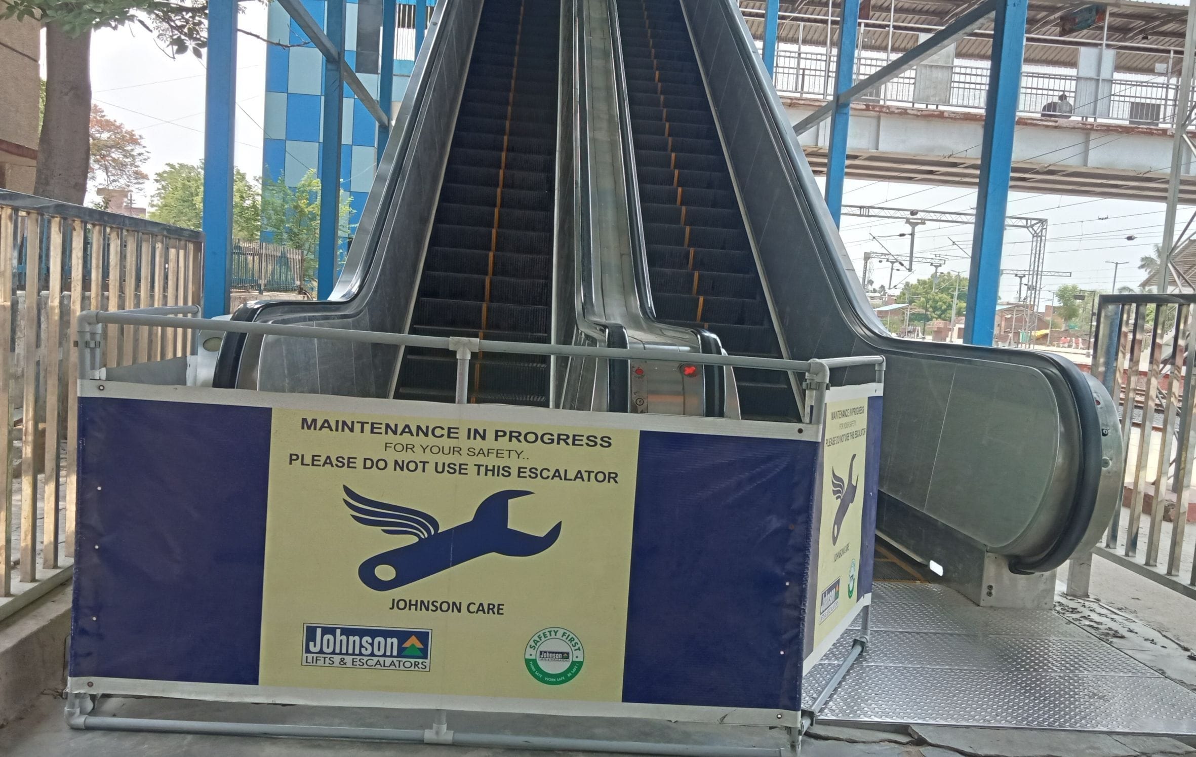 Escalator Malfunctions, Closed - Raebareli News - Raebareli News ...
