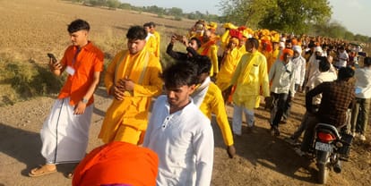 A Two-kilometer-long Procession Was Held, With Women Singing Auspicious ...