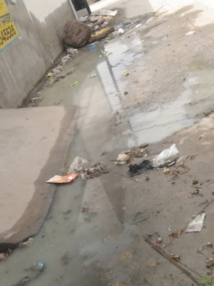 Listen To My Voice... People Are Troubled Due To Overflowing Drain ...