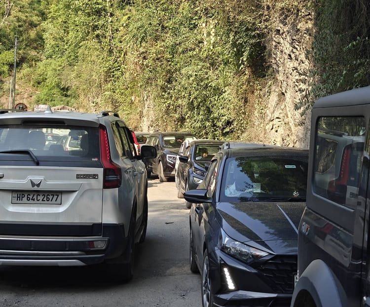 Tourists Flocked To Kasauli And Chail, Causing Traffic Jams For Hours ...