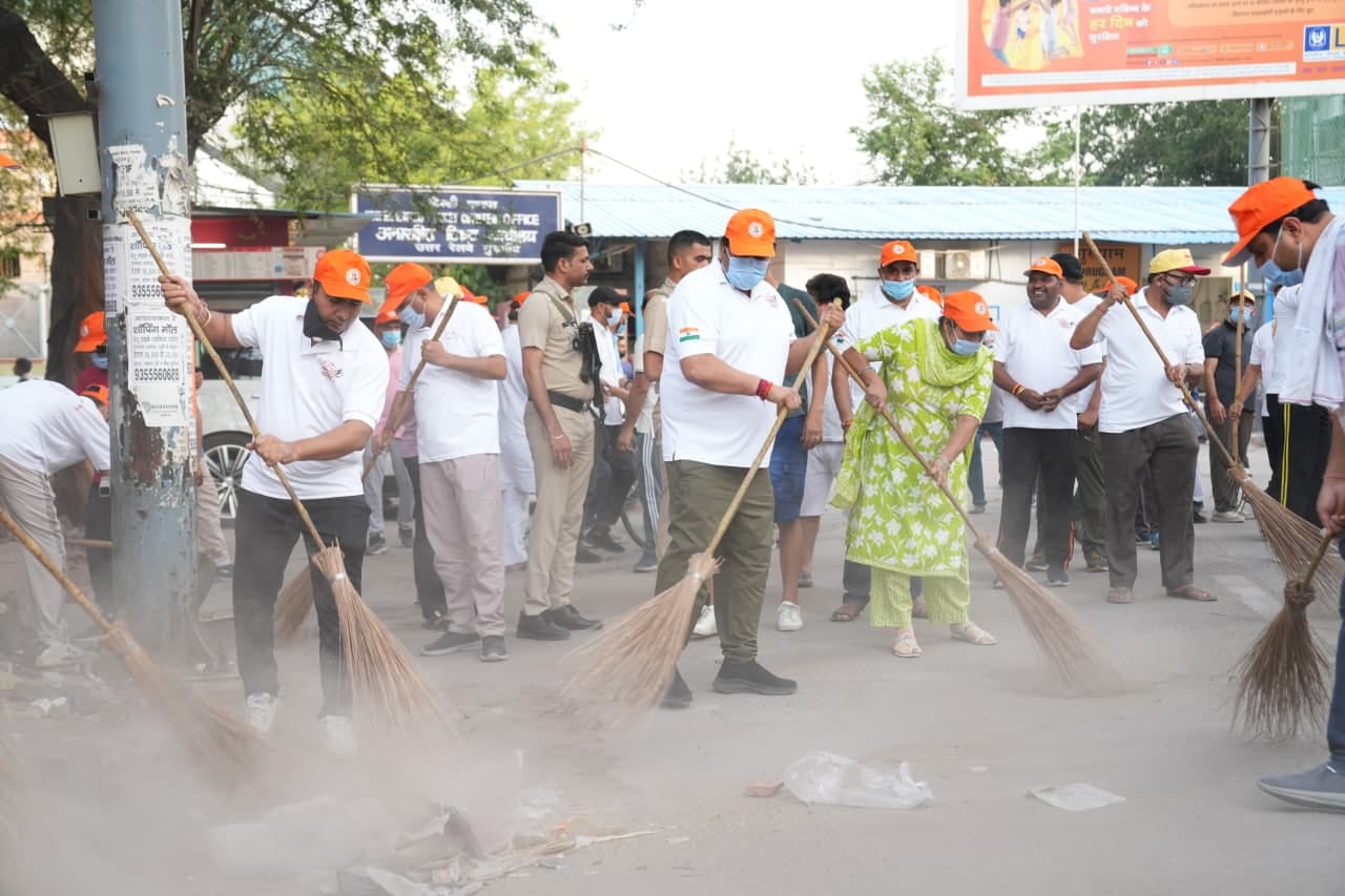 Mla Mukesh Sharma Created Awareness About Cleanliness By Doing ...