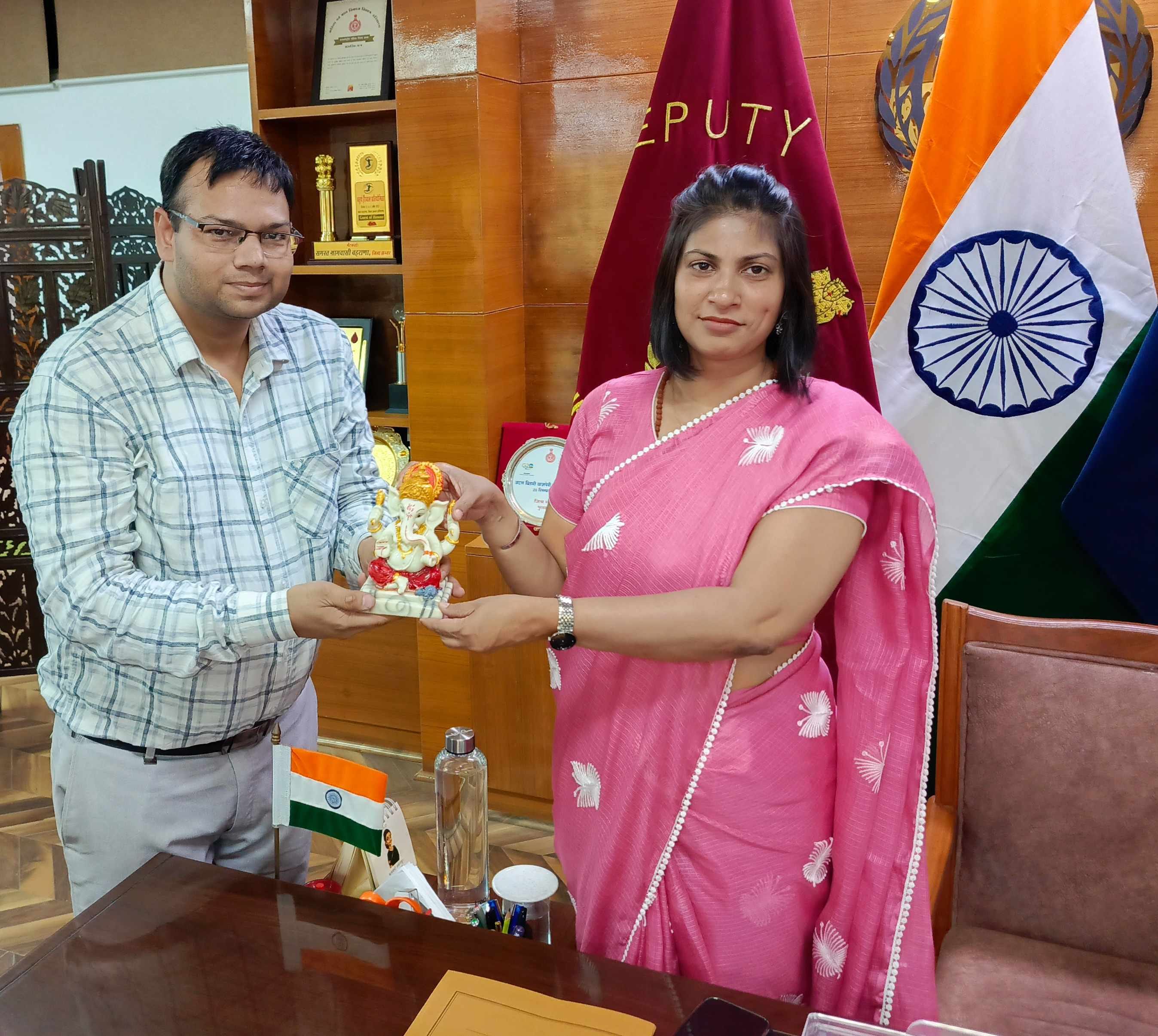 Meeting With The Dc And Demanding Cleaning Of Drains - - डीसी से ...