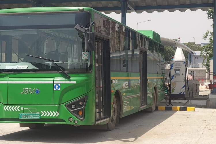 15 New E-buses Hit The Roads; Commuting Will Now Be Easier - Yamuna ...