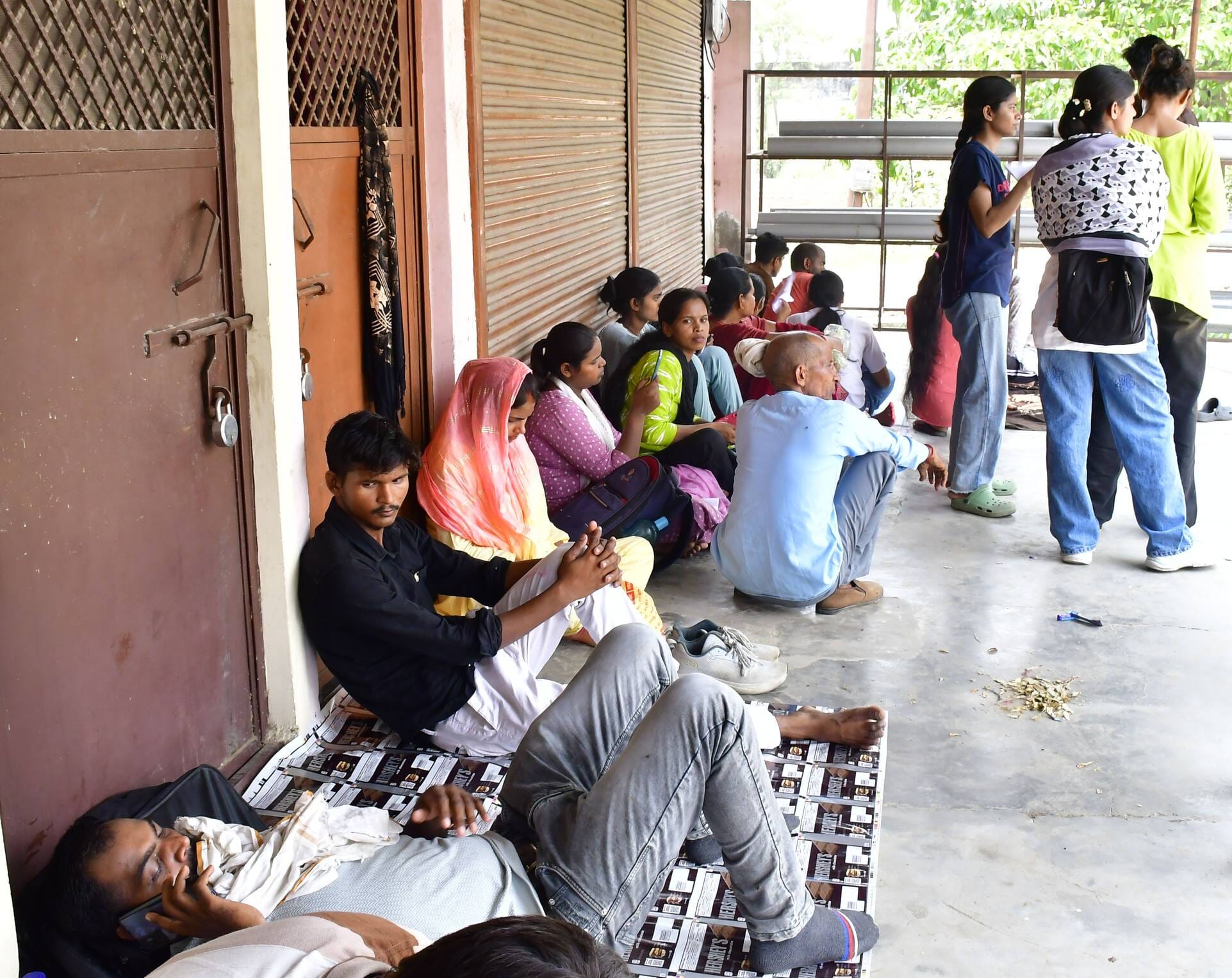 Candidates Inside, Parents Outside Took The Exam - Siddharthnagar News ...
