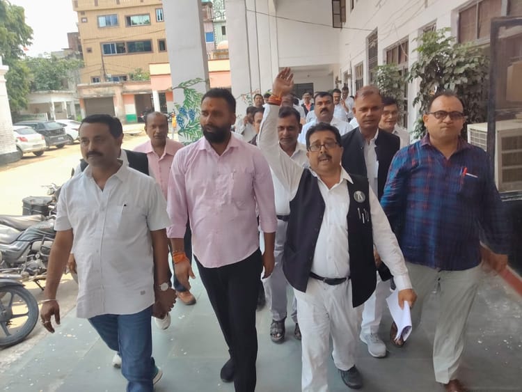 Advocates Staged A Protest At The Tehsil. - Deoria News - Deoria News ...