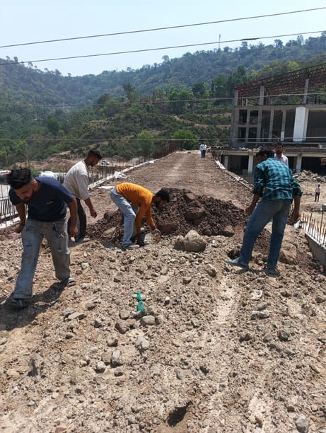 Laborers Face The Specter Of Death... A Three-phase Line Dangling Just ...