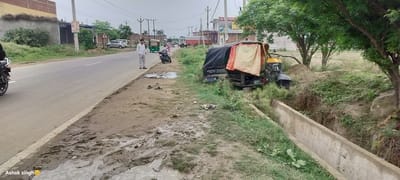 Auto Lost Control And Got Stuck In Drain, Seven People Including Driver ...