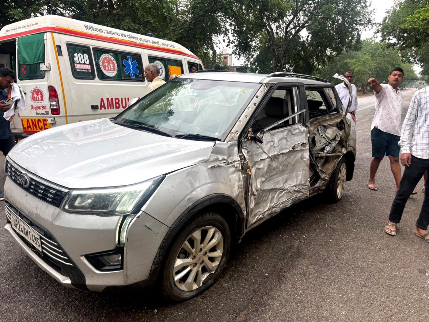 Car Crashes Into Tree While Trying To Avoid Roadways Bus; Four Injured ...