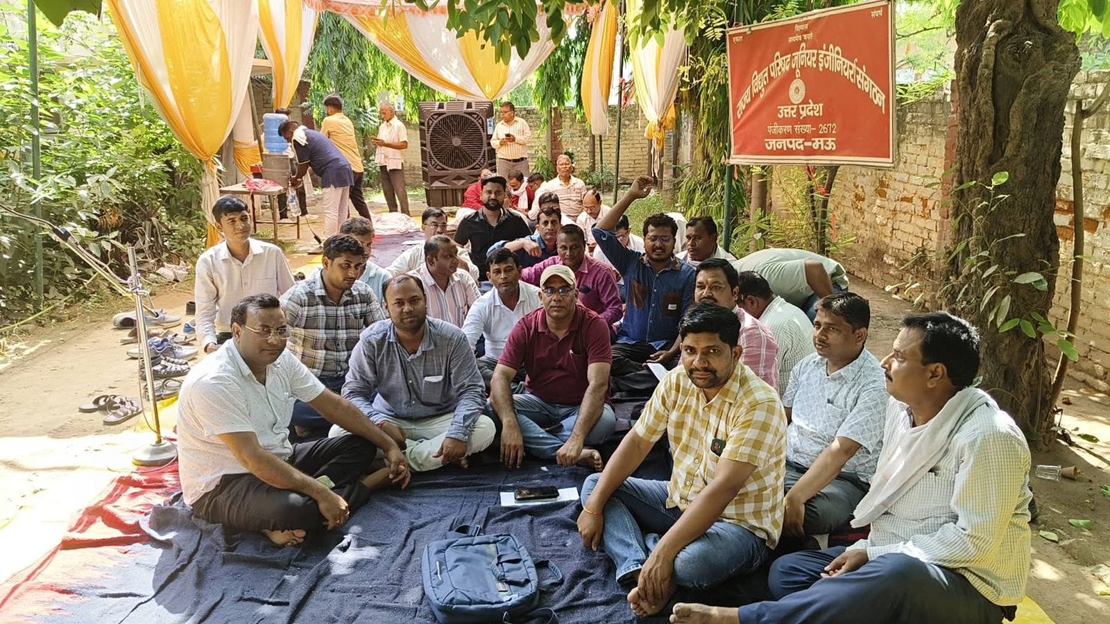 Junior Engineers' Association Holds Protest Meeting To Draw Attention ...