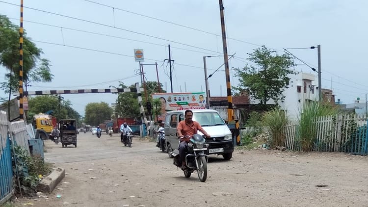 Road Damaged Between Pukar Talkies Railway Crossing - Bijnor News ...