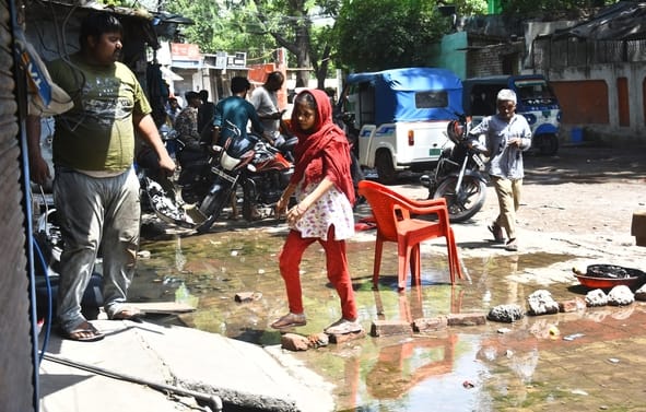 Deadly Road: People Getting Injured After Falling Into Potholes ...