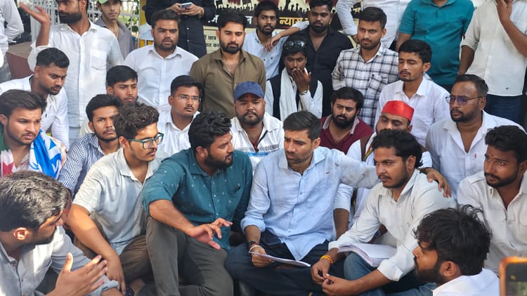 Parents Come Out In Support Of Students Staging A Sit-in. - Lucknow ...
