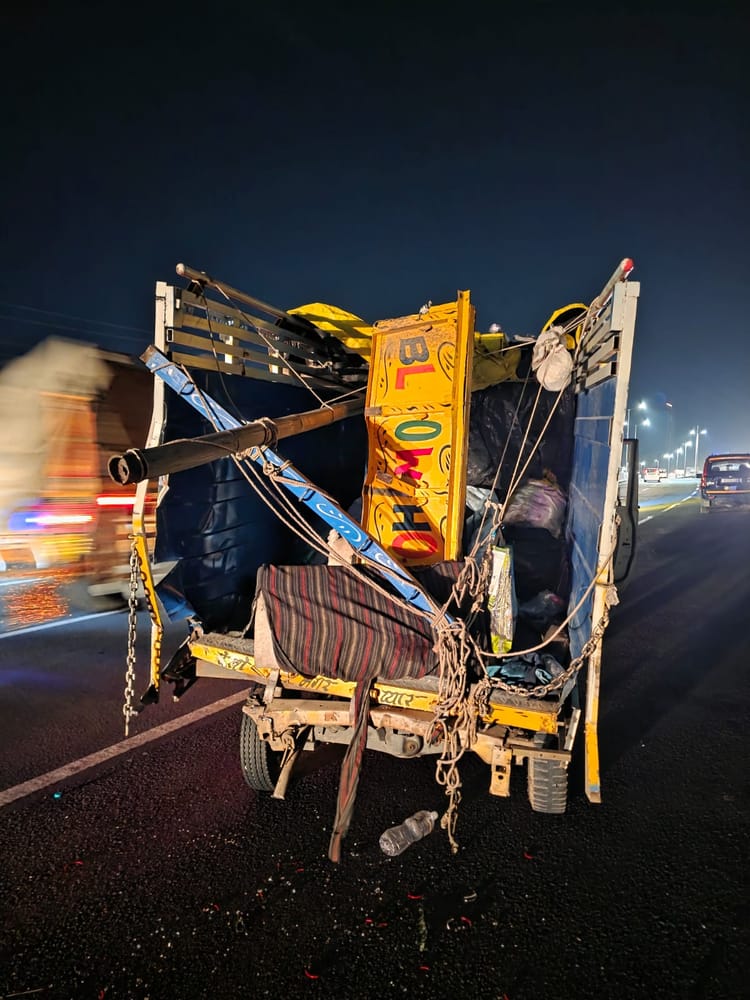 Trailer Runs Over Pilgrims In Mini-truck; Two Dead - Mathura News ...