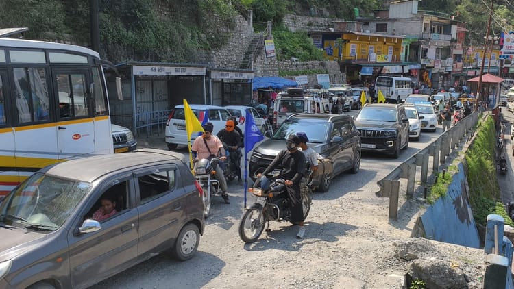 Traffic Jam On The Highway Due To Incomplete Hill Cutting. - Chamoli ...