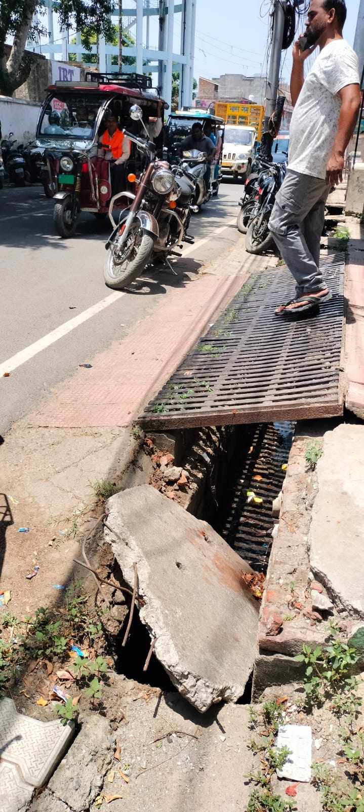 Broken Slabs Causing Accidents... Authorities Oblivious. - Shahjahanpur ...