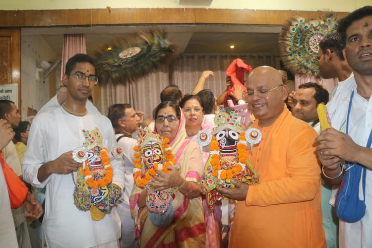 Deities Enter The New Complex At The Iskcon Temple. - Kurukshetra News ...
