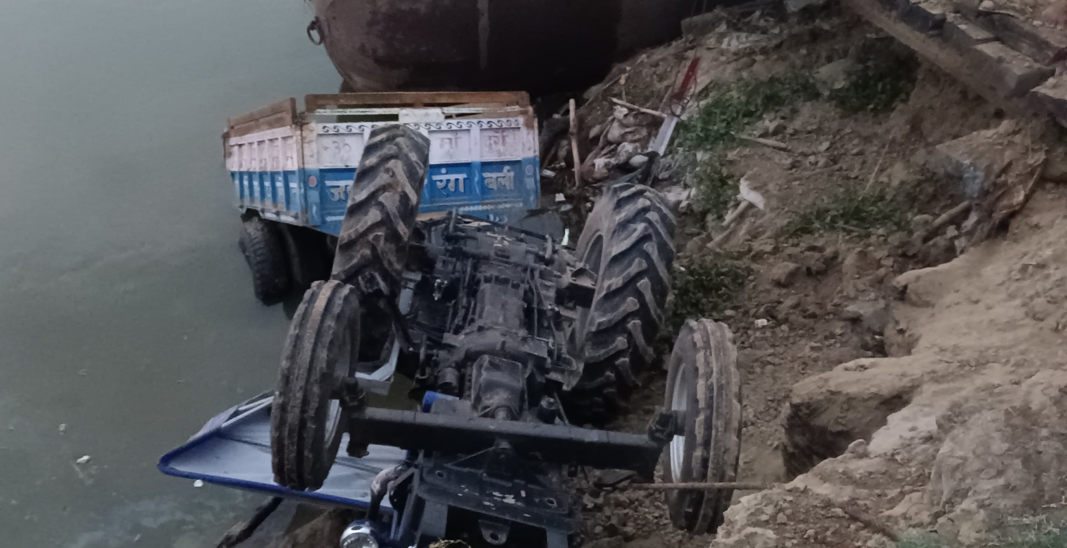 Tractor Falls Into The Ganges From Pontoon Bridge; Driver Saves His ...