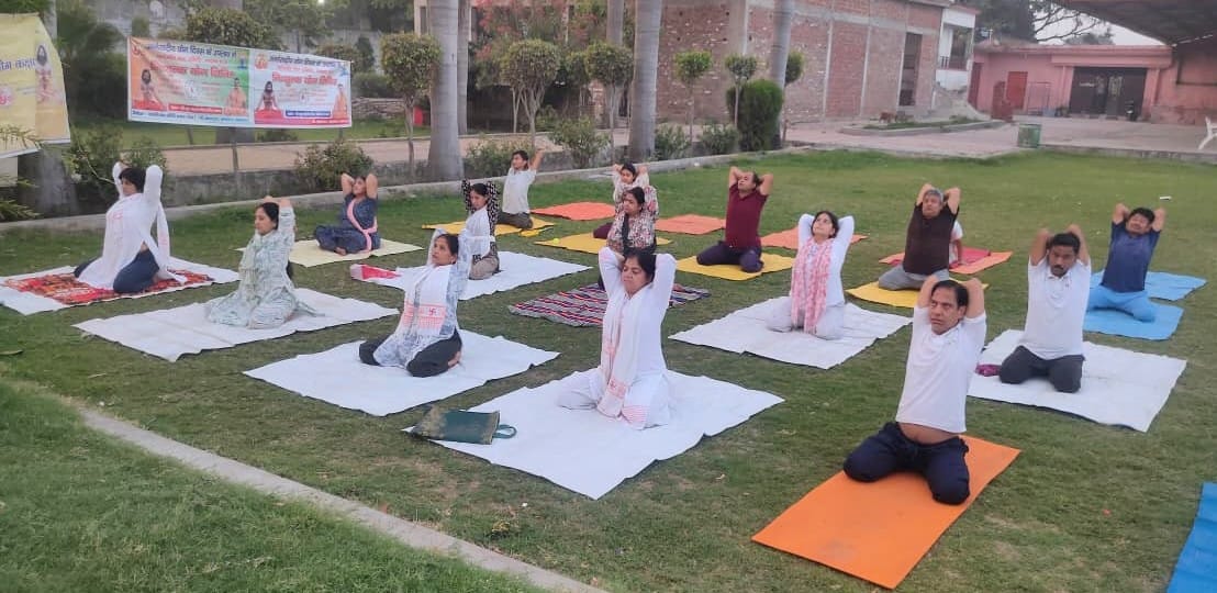 Yoga Cures Many Ailments: Virendra - Meerut News - कई रोग दूर करता है ...