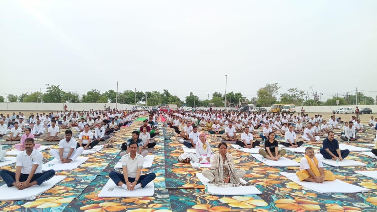 We Have Resolved To Stay Healthy... Now We Will Practice Yoga 365 Days ...